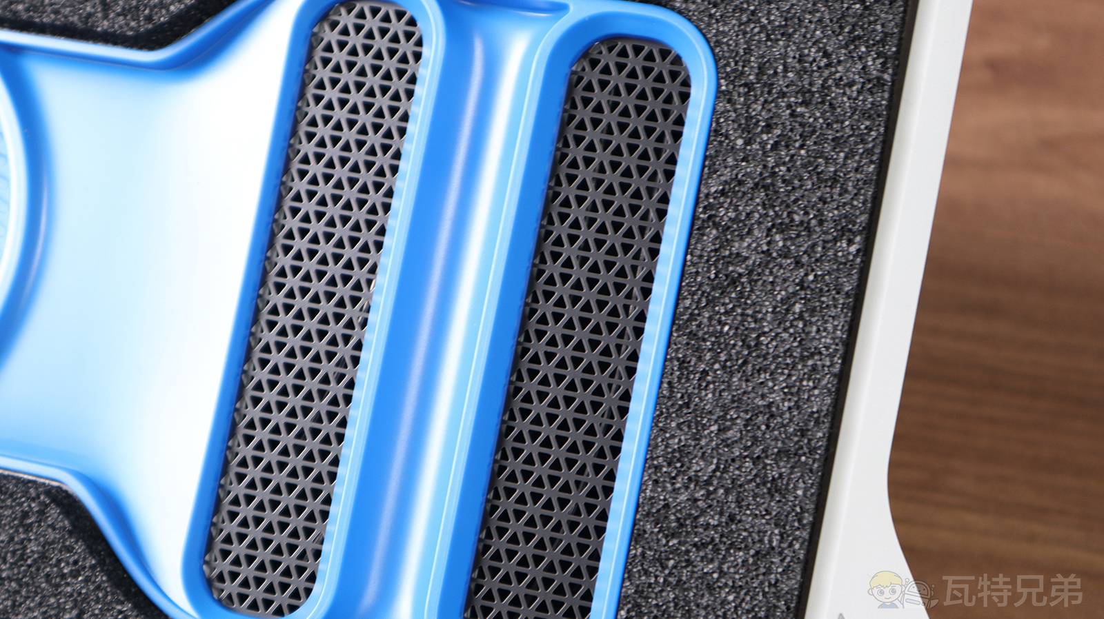 【開箱 評價】飛智 BS1 壓風式筆記型電腦散熱底座優缺點分析！散熱效果實測