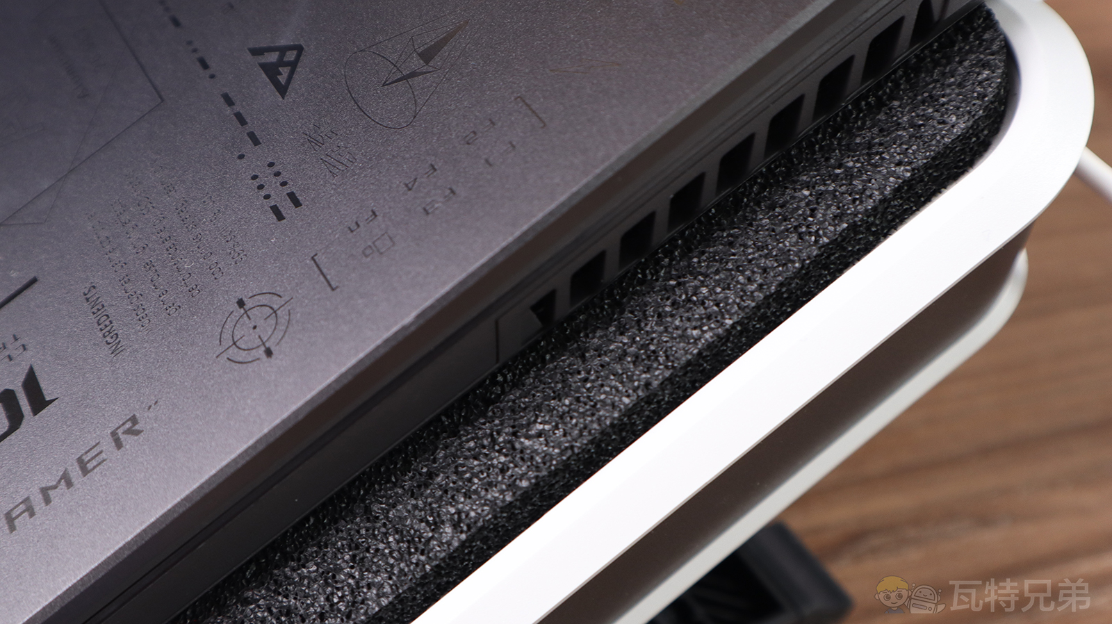 【開箱 評價】飛智 BS1 壓風式筆記型電腦散熱底座優缺點分析！散熱效果實測